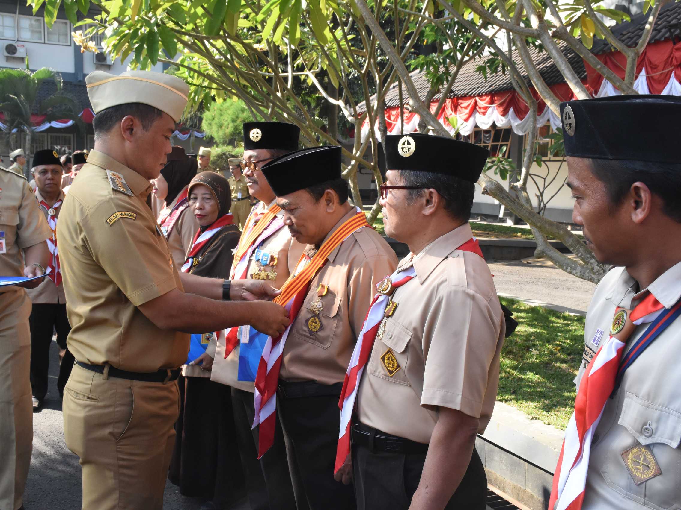 6 Orang Dapat Penghargaan Setya Lencana Melati dan Panca Warsa ...