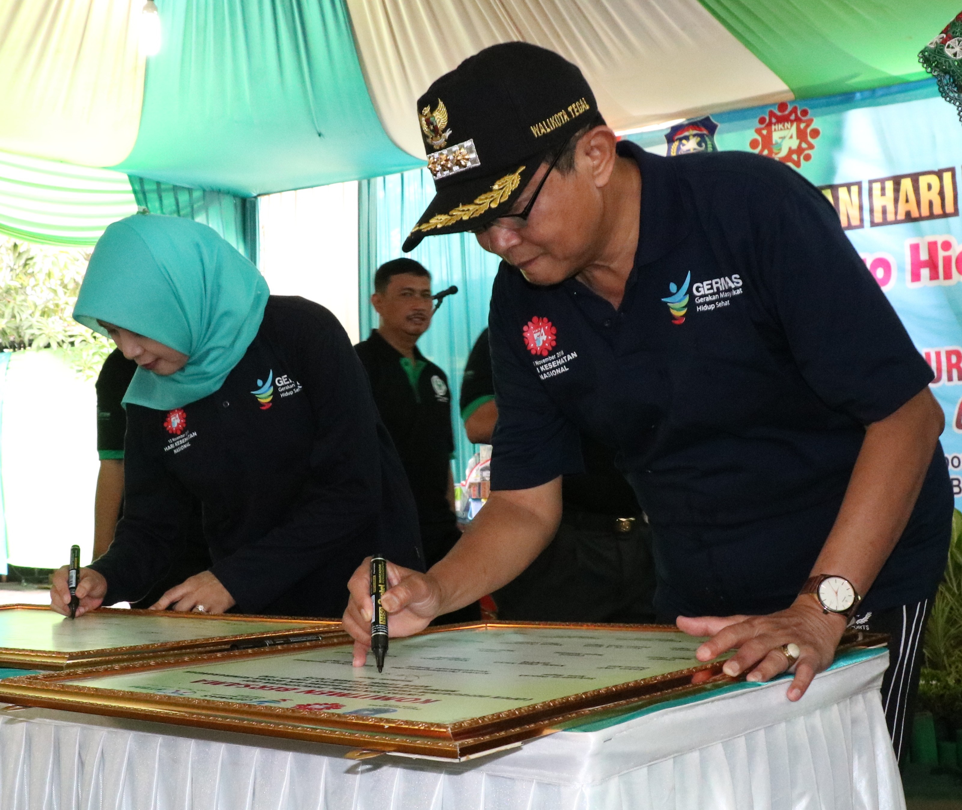 Walikota Tandatangani Prasasti Peresmian Gedung Pustu Krandon ...