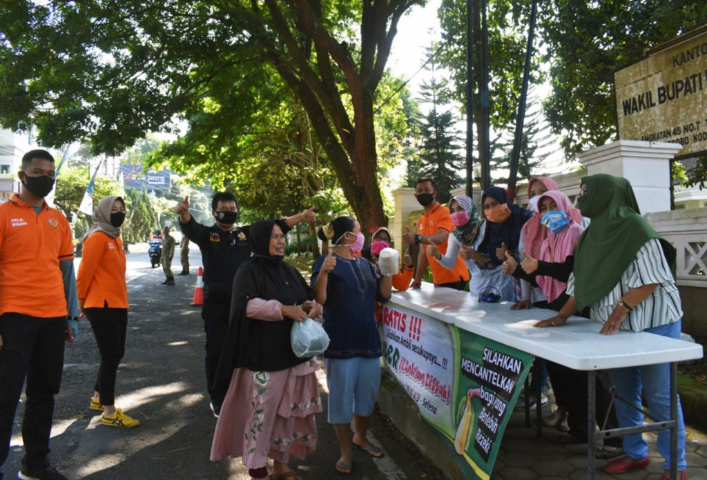 Jumat Berkah, Berbagi Paket Sembako untuk Duafa - Pemerintah Provinsi ... Jumat Berkah, Berbagi Paket Sembako untuk Duafa - Pemerintah Provinsi ...