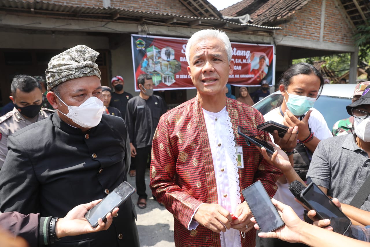 Ganjar Serahkan Bantuan Instalasi Biogenic Shallow Gas di Karanganyar ...