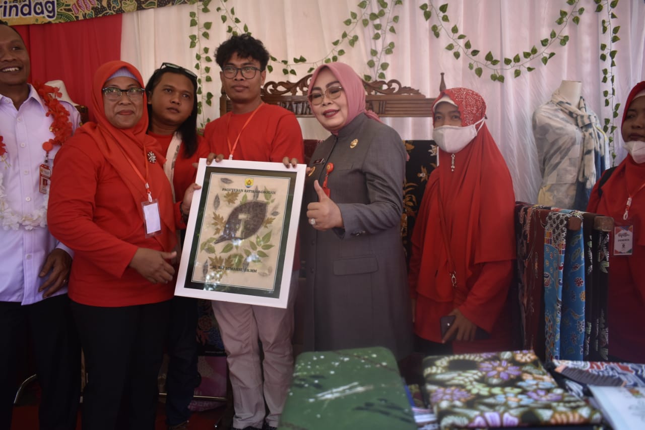 Ratusan UMKM Ikuti Pekan Raya Grobogan – Pemerintah Provinsi Jawa Tengah Ratusan UMKM Ikuti Pekan Raya Grobogan – Pemerintah Provinsi Jawa Tengah