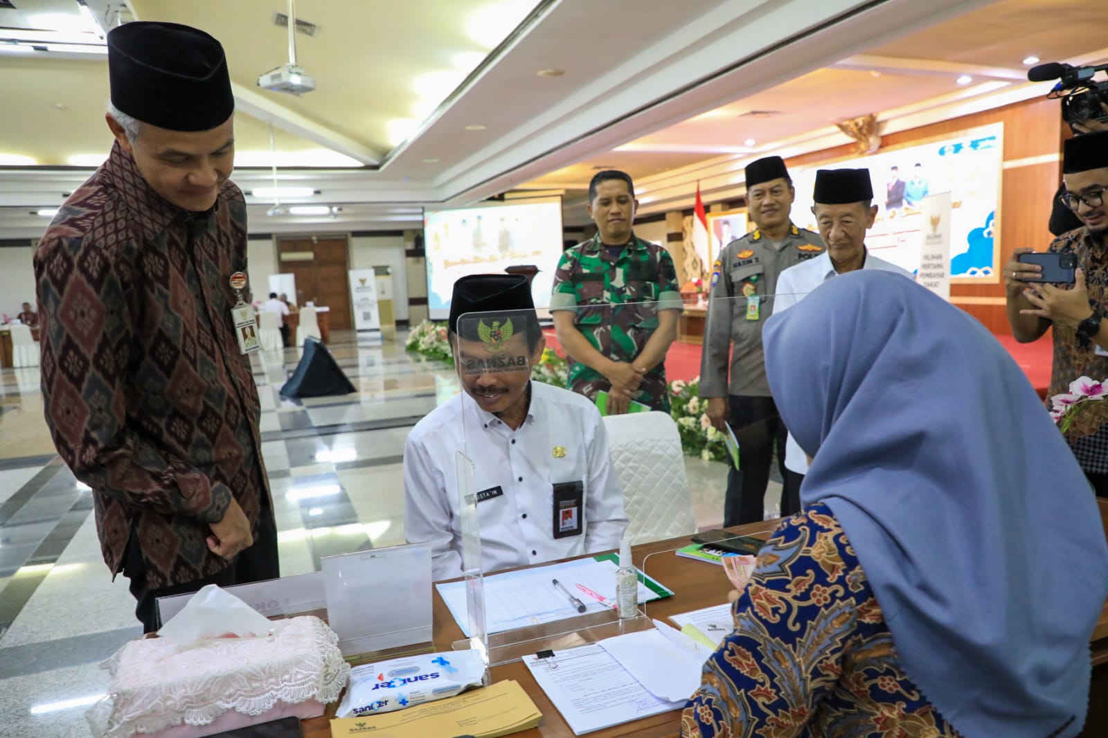 Penerimaan Zakat Baznas Jateng pada 2023 Diprediksi Capai Rp100 M ... Penerimaan Zakat Baznas Jateng pada 2023 Diprediksi Capai Rp100 M ...