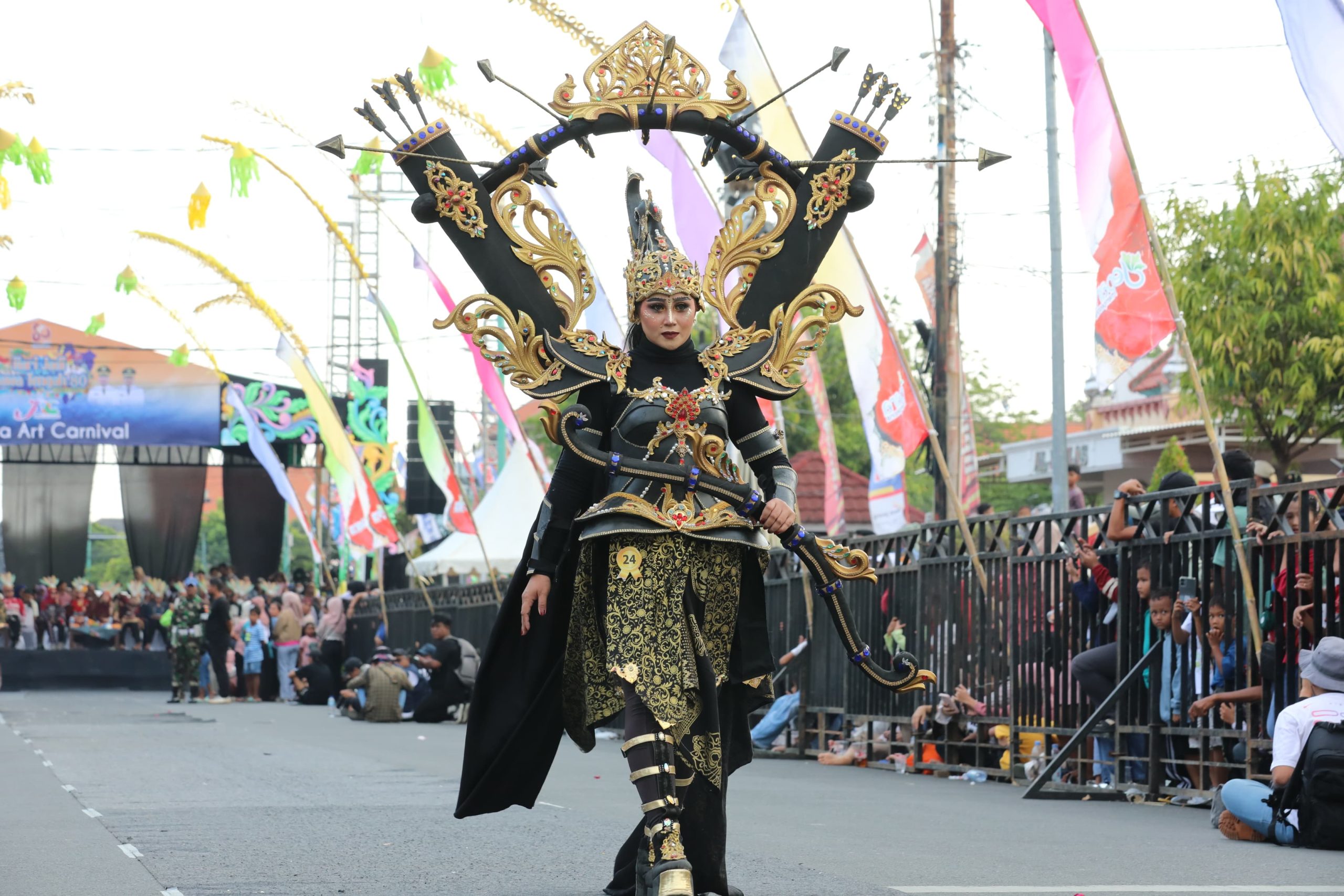 Jepara Art Carnival HUT Ke-80 Jateng, Pawai Kostum Unik Usung Kekayaan ...