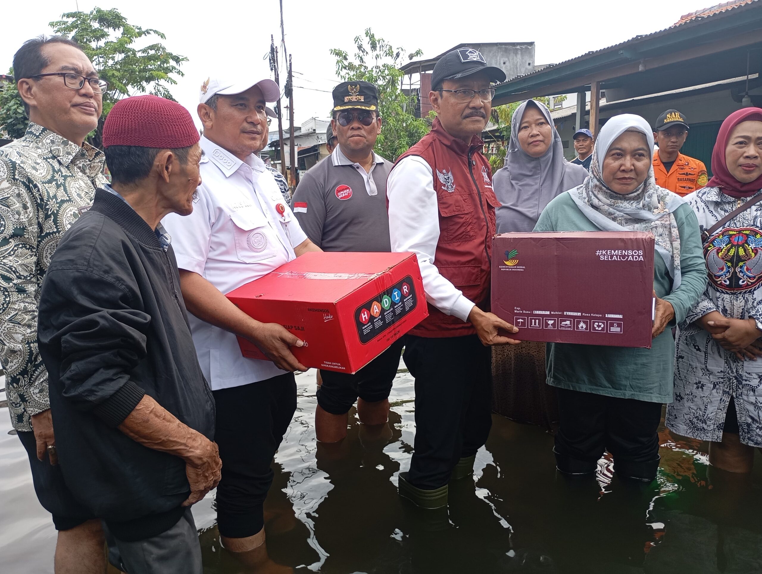 Kunjungi Banjir Semarang, Mensos RI Kucurkan Bantuan Rp4 Miliar dan ...