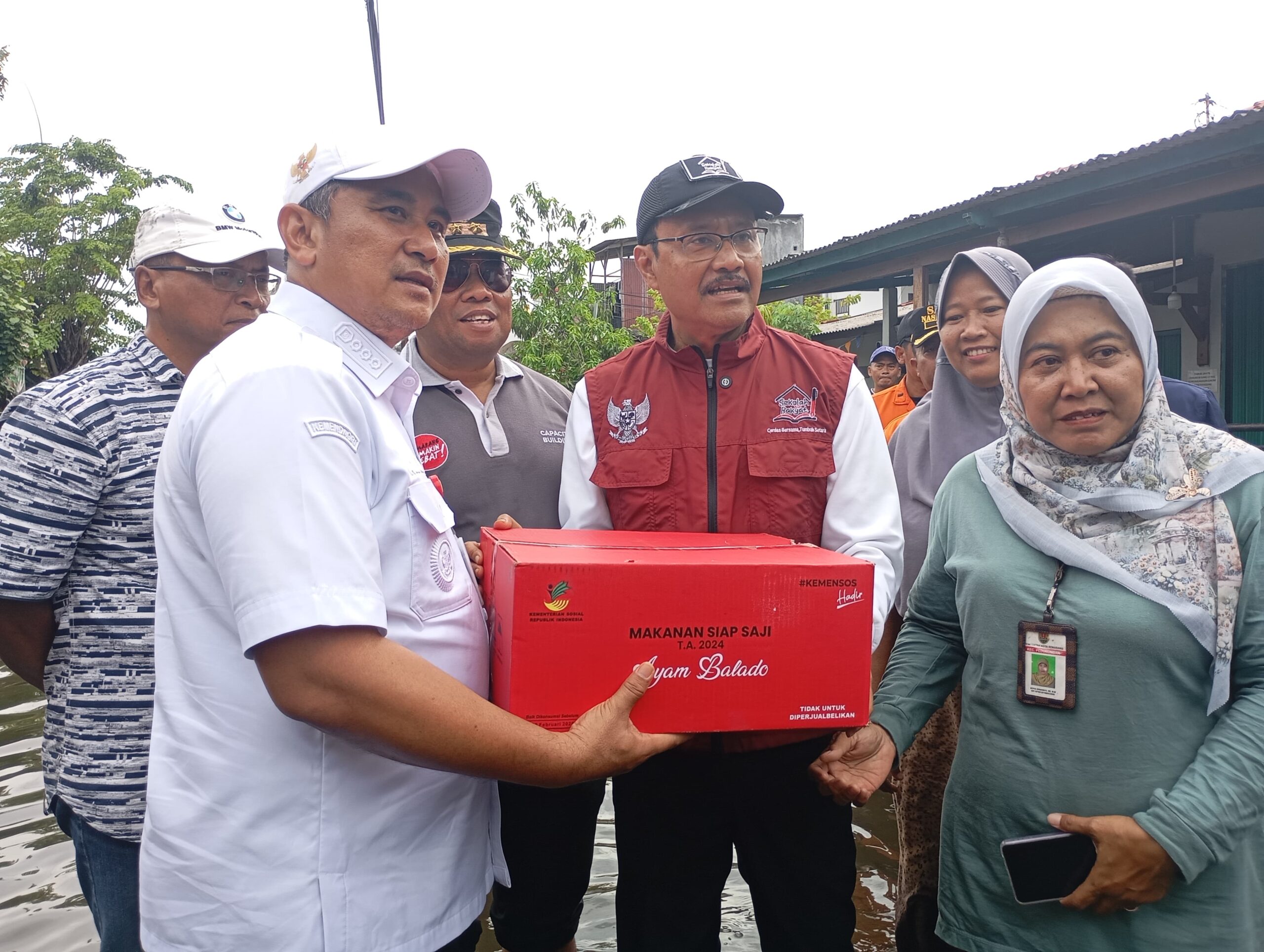 Kunjungi Banjir Semarang, Mensos RI Kucurkan Bantuan Rp4 Miliar dan ...